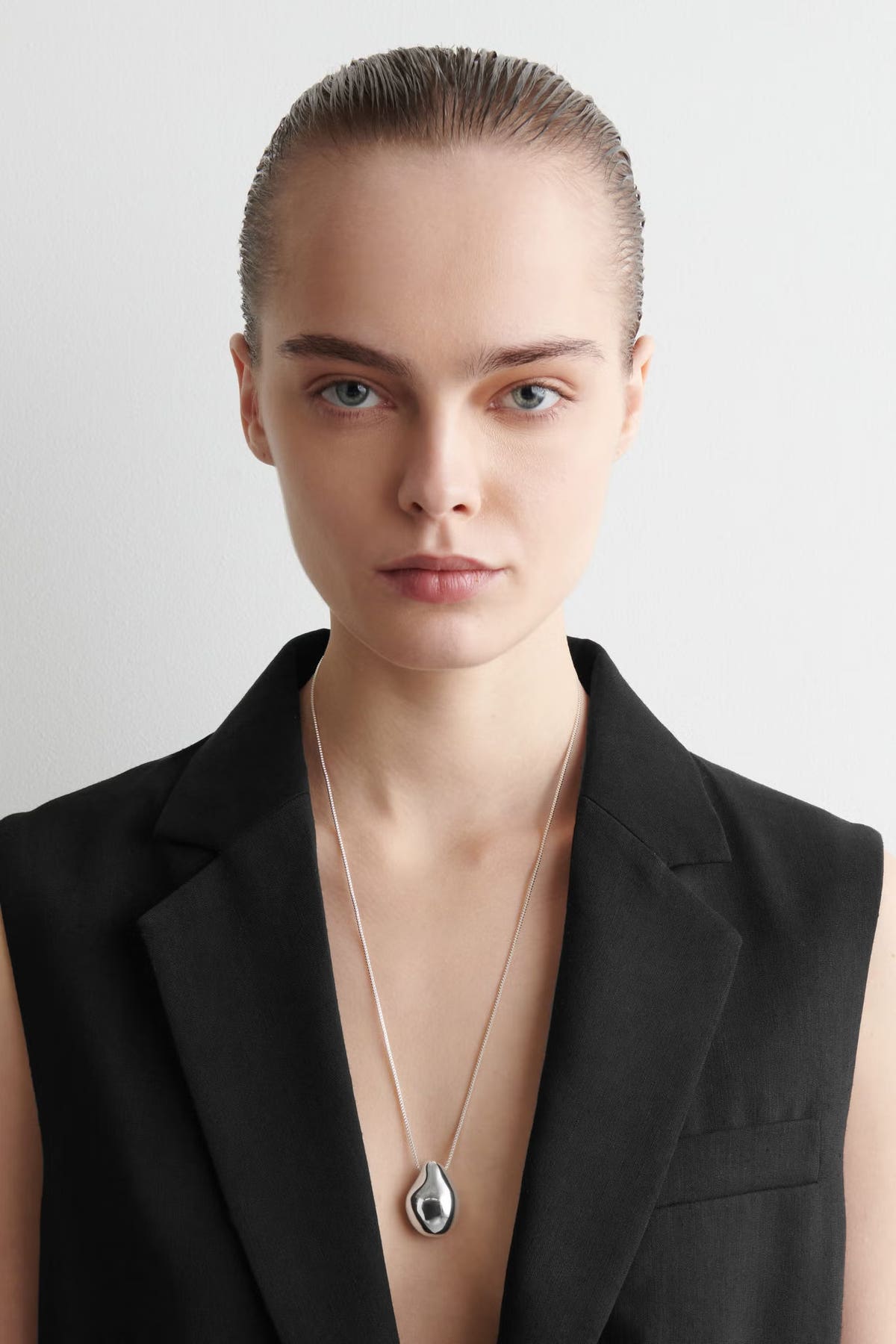 Pebble Pendant Necklace | COS Saudi Arabia